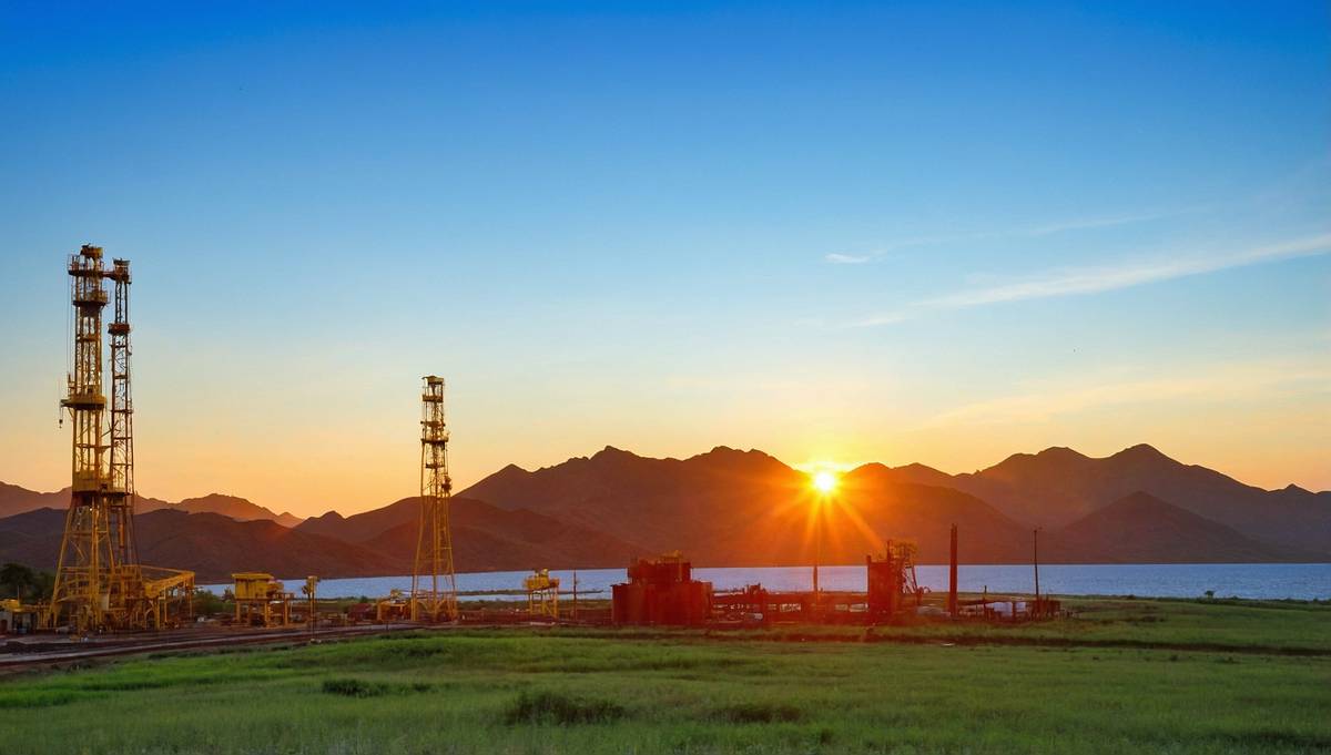 Venezuela and US inventories draw up oil prices, which boosts the price ...